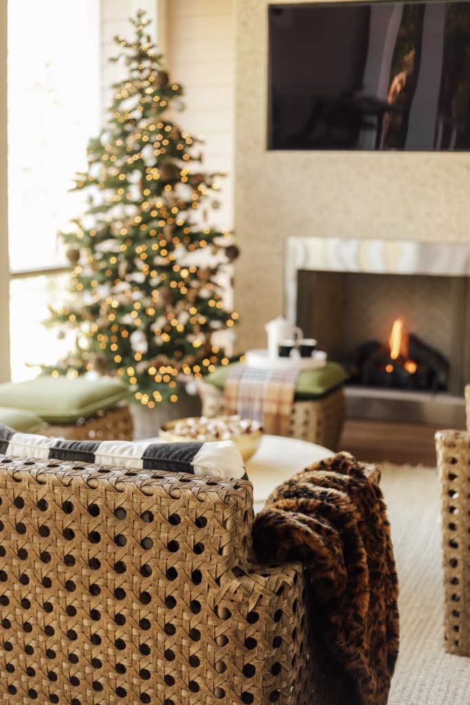 Natural, Classic, Cozy Christmas Tree